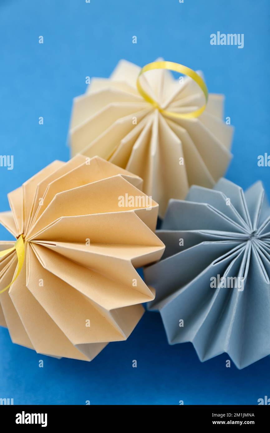 Paper Christmas balls on blue background Stock Photo - Alamy