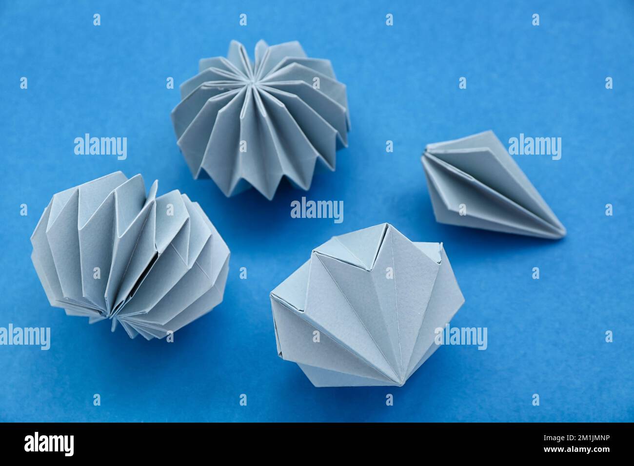 Paper Christmas balls on blue background Stock Photo - Alamy