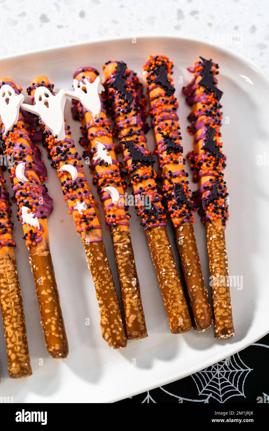Halloween chocolate-covered pretzel rods Stock Photo - Alamy