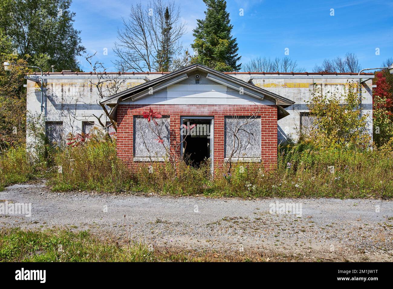 Mechanic shop exterior hi-res stock photography and images - Alamy