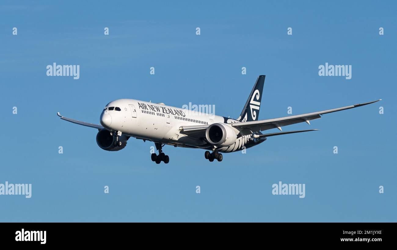 Air new zealand boeing 787 9 dreamliner hi-res stock photography and ...