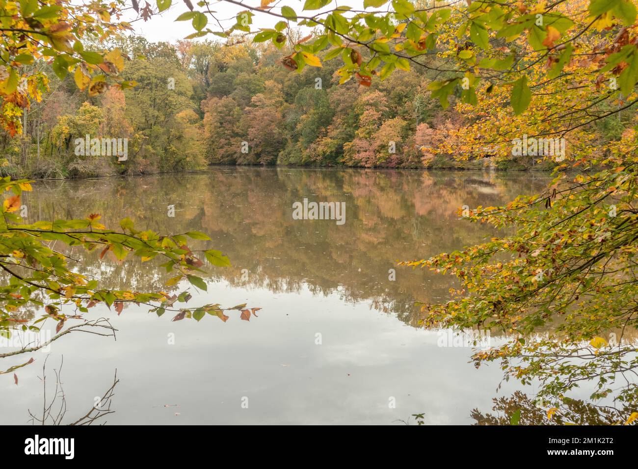 The beautiful Lake Roland Park in Baltimore, Maryland on a cold autumn ...