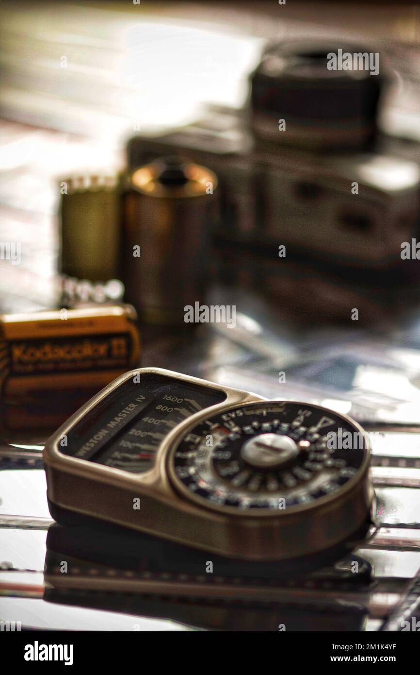 Old analog light meter hi-res stock photography and images - Alamy