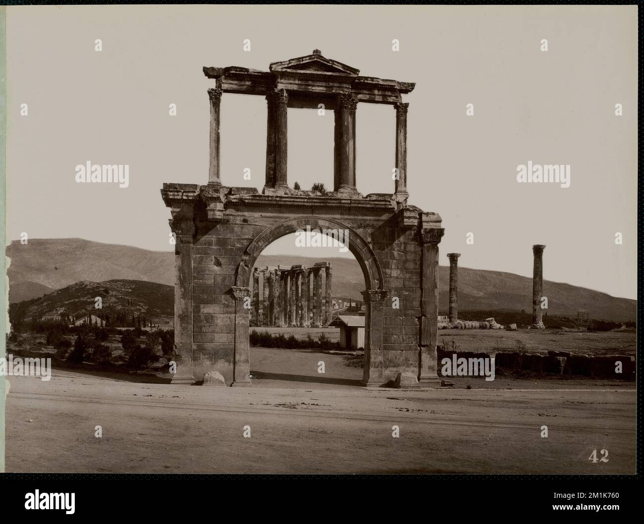 Arc d'Adrien et Temple de Jupiter Olympien , Archaeological sites ...