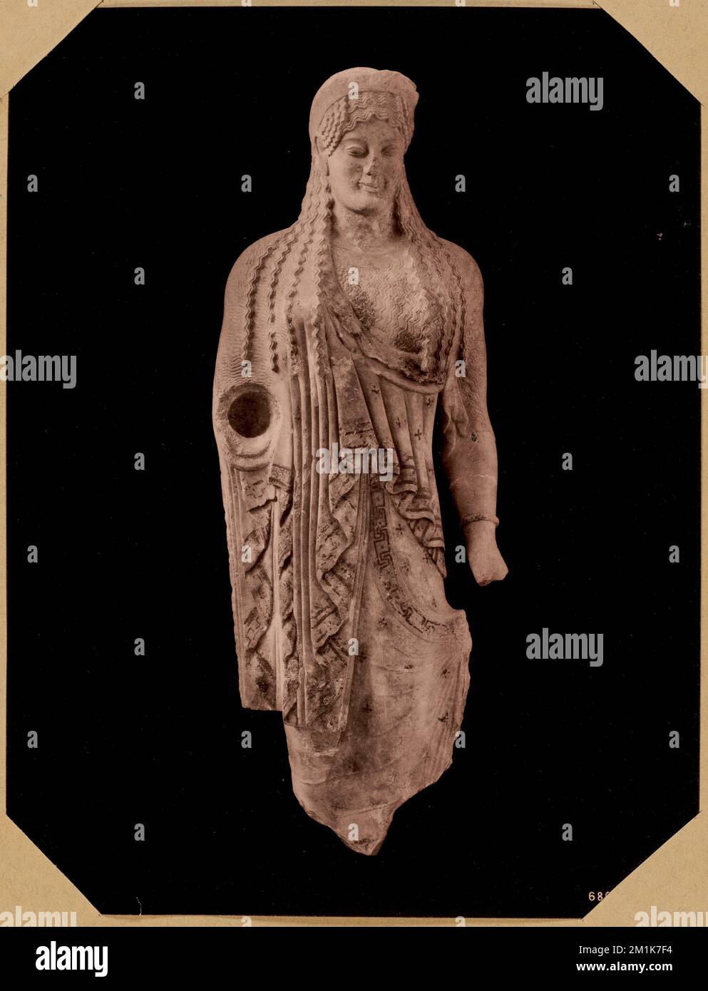 Archaic statue of a priestess (or of Athena) Acropolis Museum, Athens ...