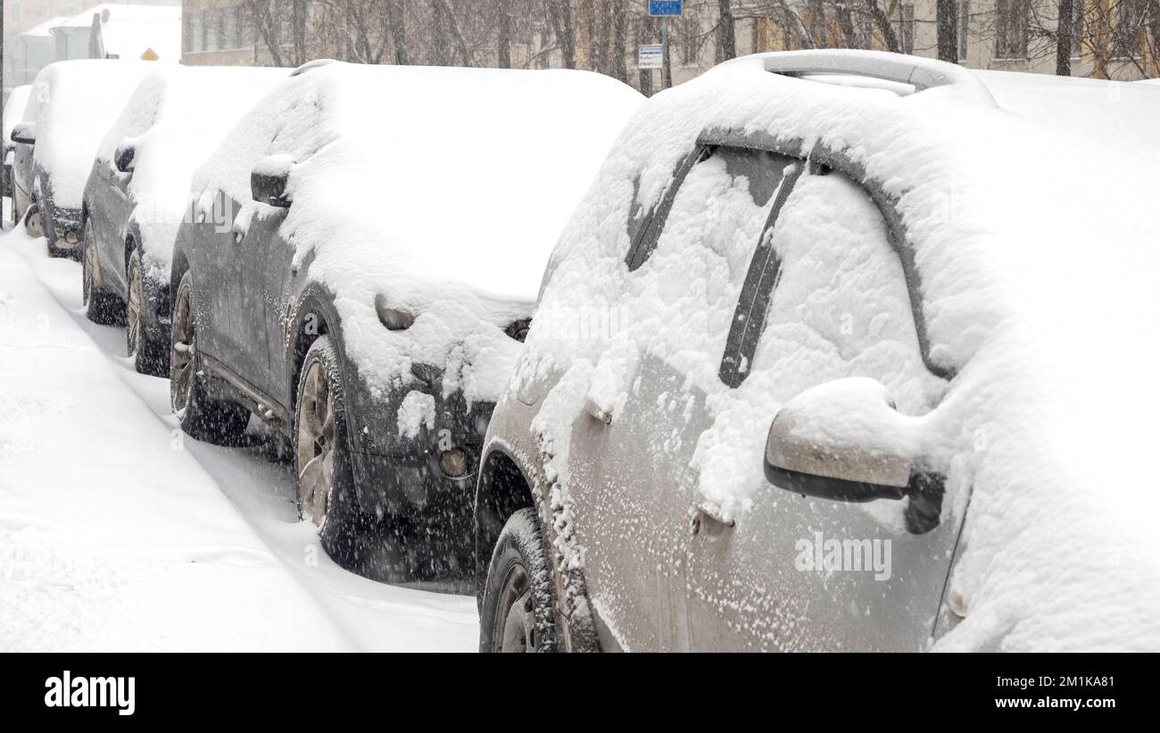 Snowfall city hi-res stock photography and images - Alamy