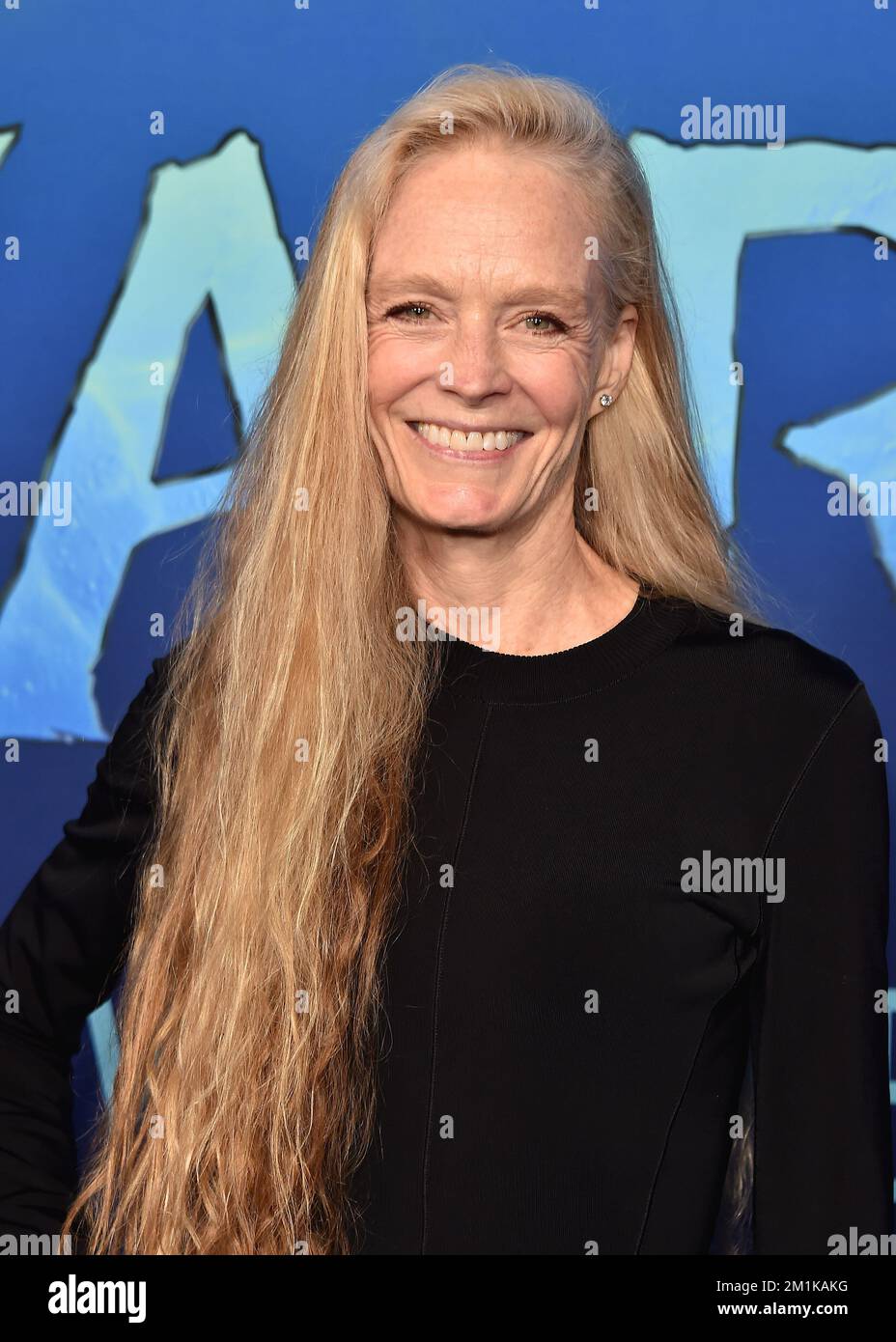 Los Angeles, CA on December 12, 2022. Suzy Amis Cameron walking the red ...