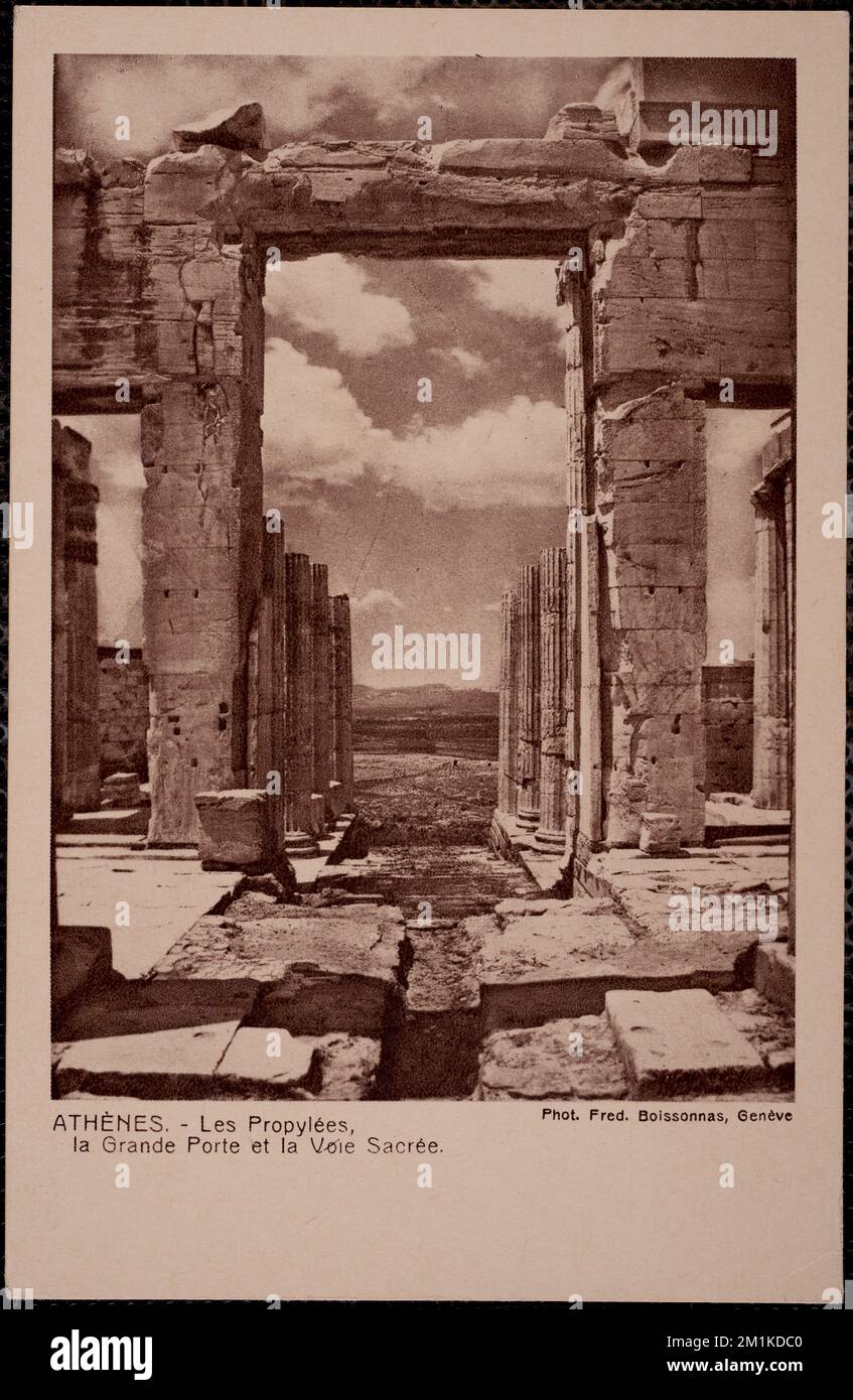 Athènes. Les Propylées, la grande porte et la voie sacrée ...