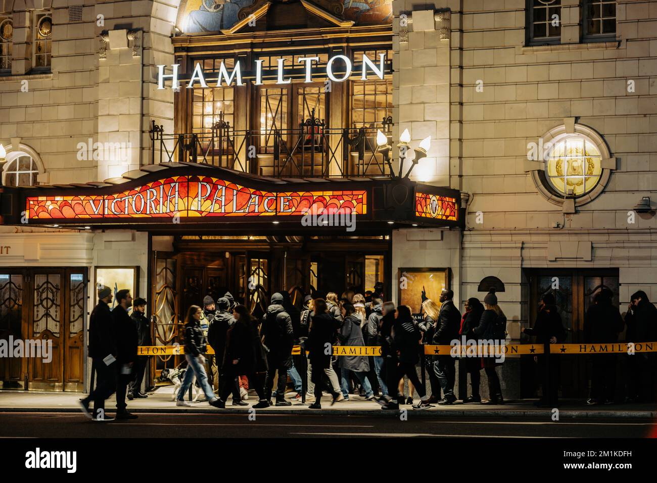 Victoria london restaurant night hi-res stock photography and images ...