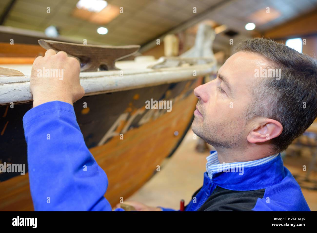 a man preparing a boat Stock Photo - Alamy