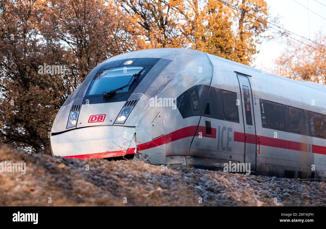 Hamburg, Germany. 13th Dec, 2022. A damaged ICE train stands near a ...