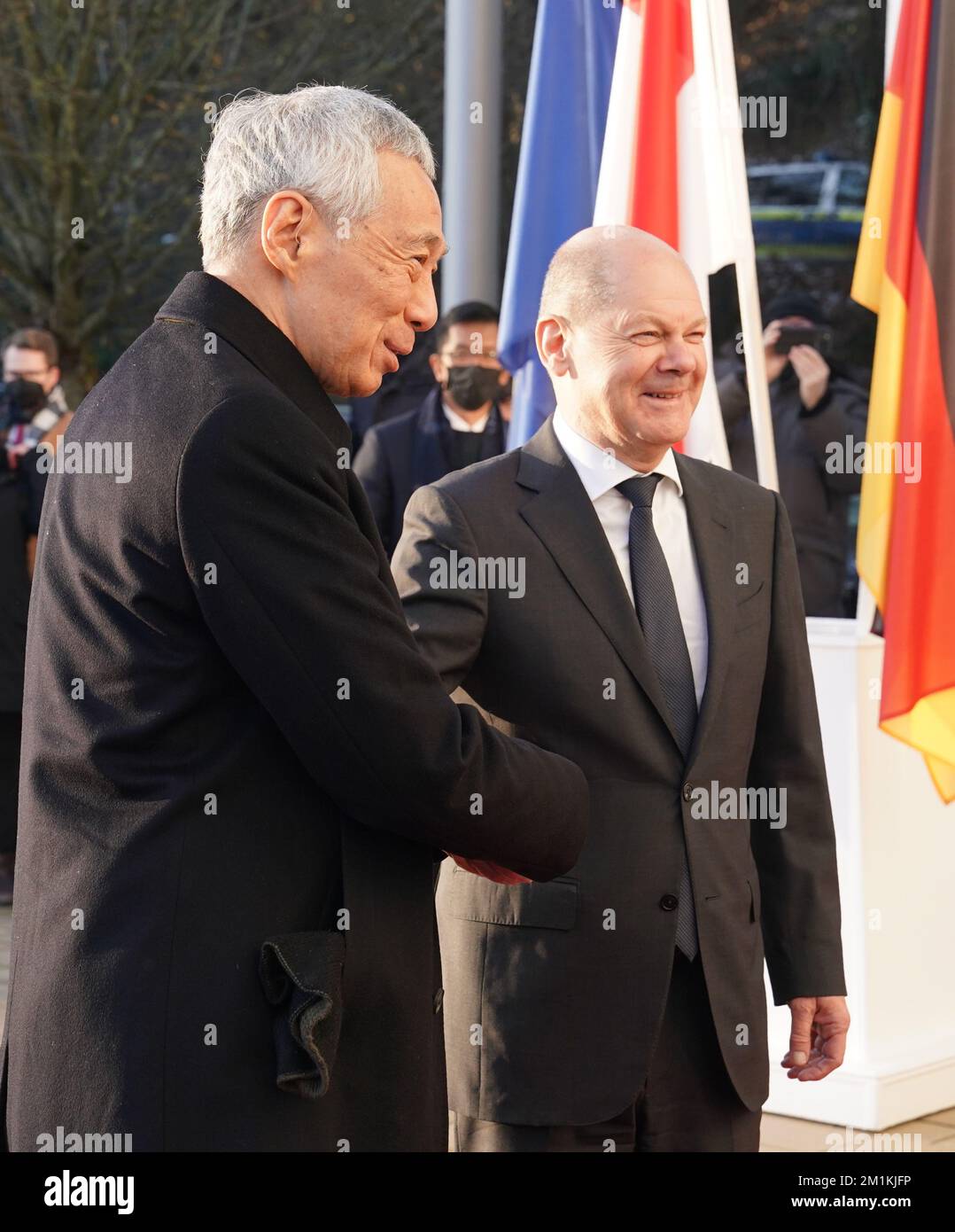 Kiel, Germany. 13th Dec, 2022. German Chancellor Olaf Scholz (r, SPD ...