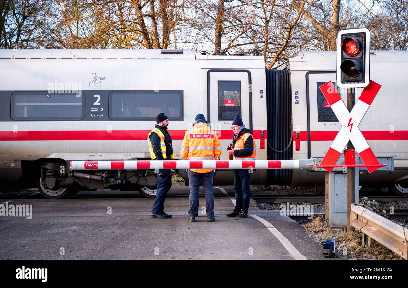 Hamburg, Germany. 13th Dec, 2022. An ICE train is parked at a level ...