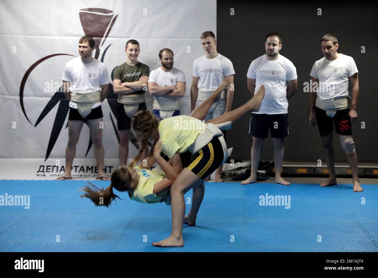 Non Exclusive: KYIV, UKRAINE - DECEMBER 10, 2022 - Fighters grapple ...