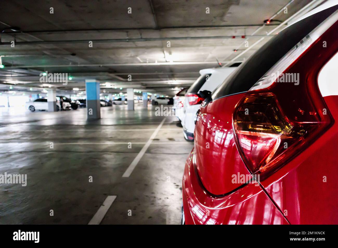 Floor indoor multi storey car park hi-res stock photography and images ...