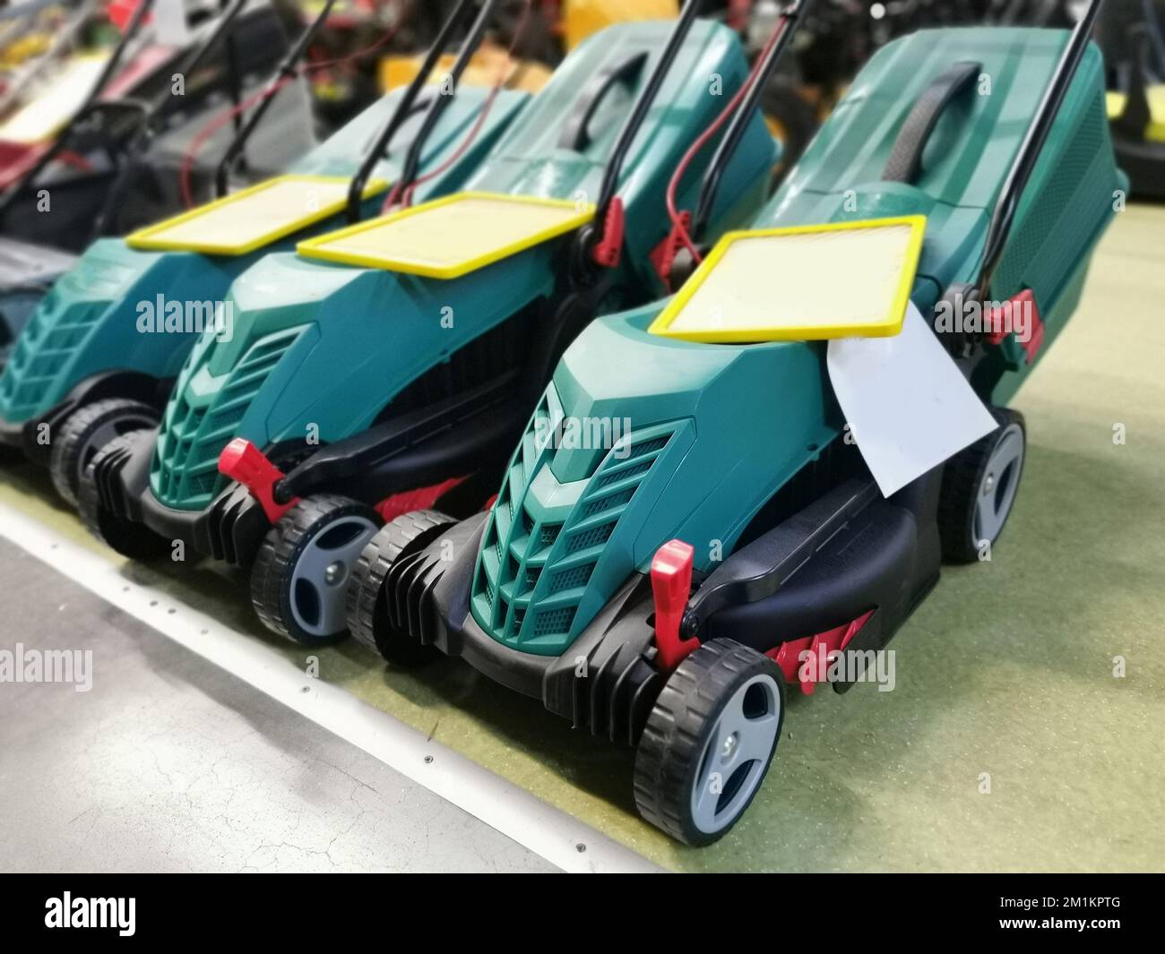 Lawn mowers hardware store hi-res stock photography and images - Alamy
