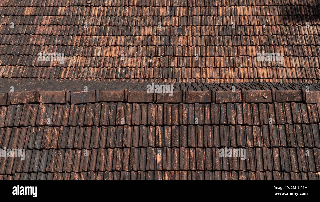 Tiled roof close-up texture, brick Stock Photo - Alamy
