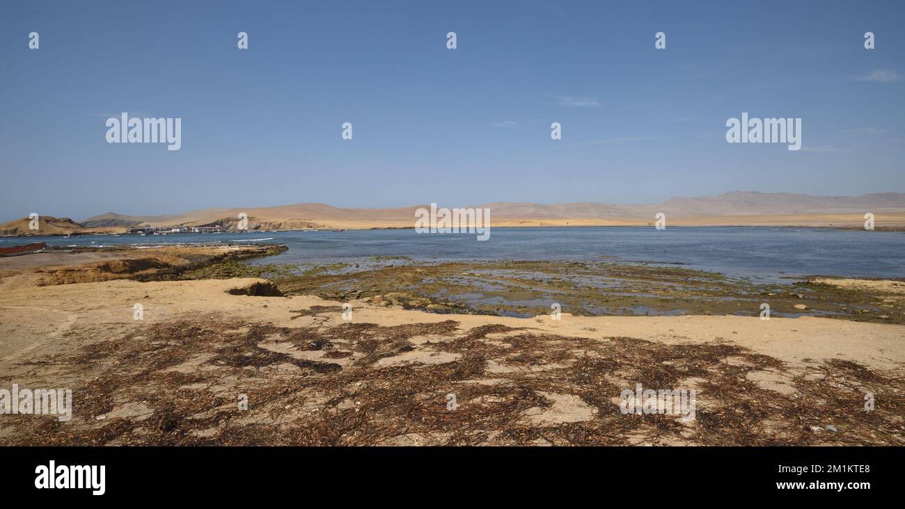 Extraordinary reddish desert landscape along the Pacific coast of Peru ...
