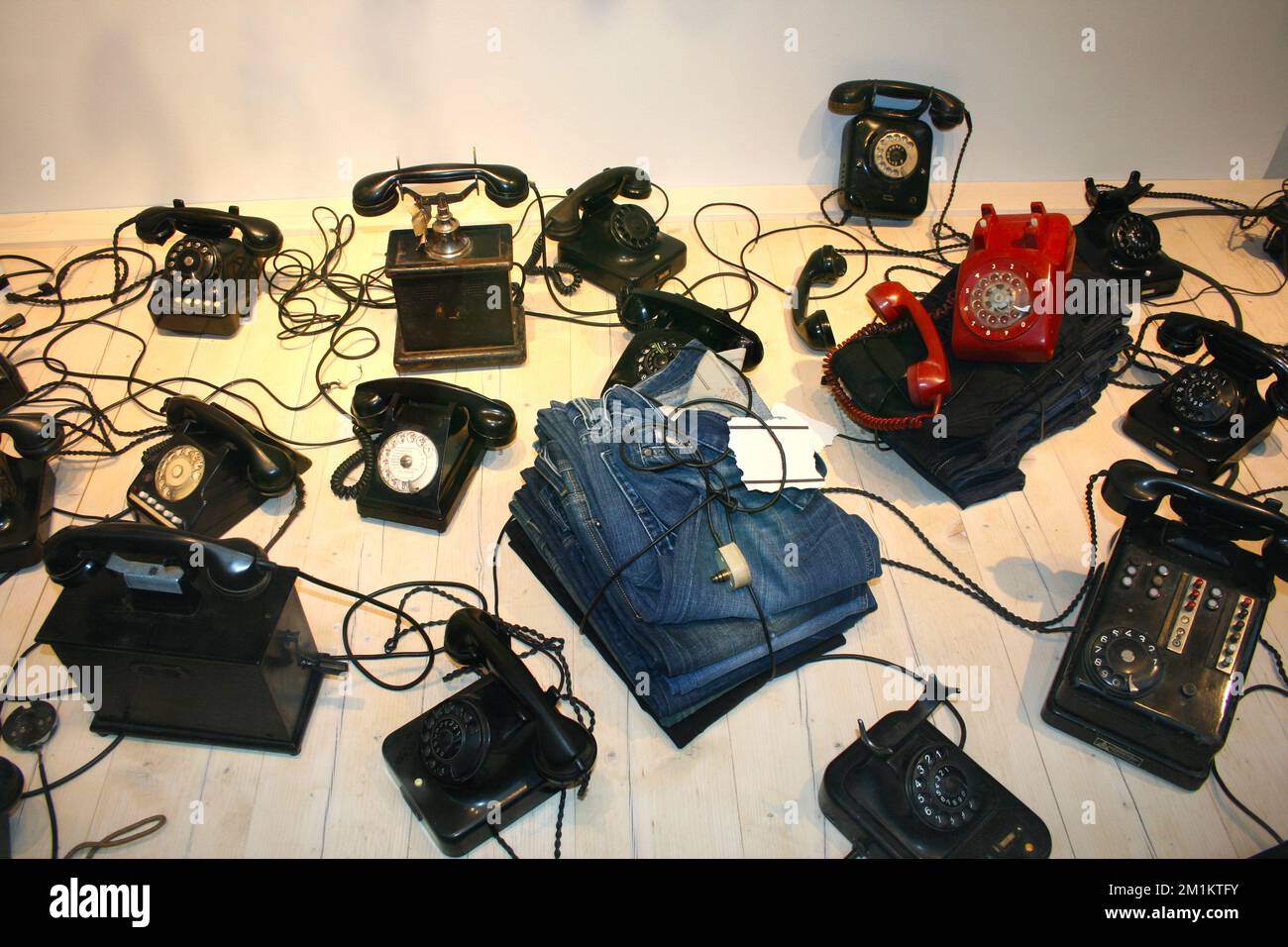 shop window with old telephones on display Stock Photo - Alamy