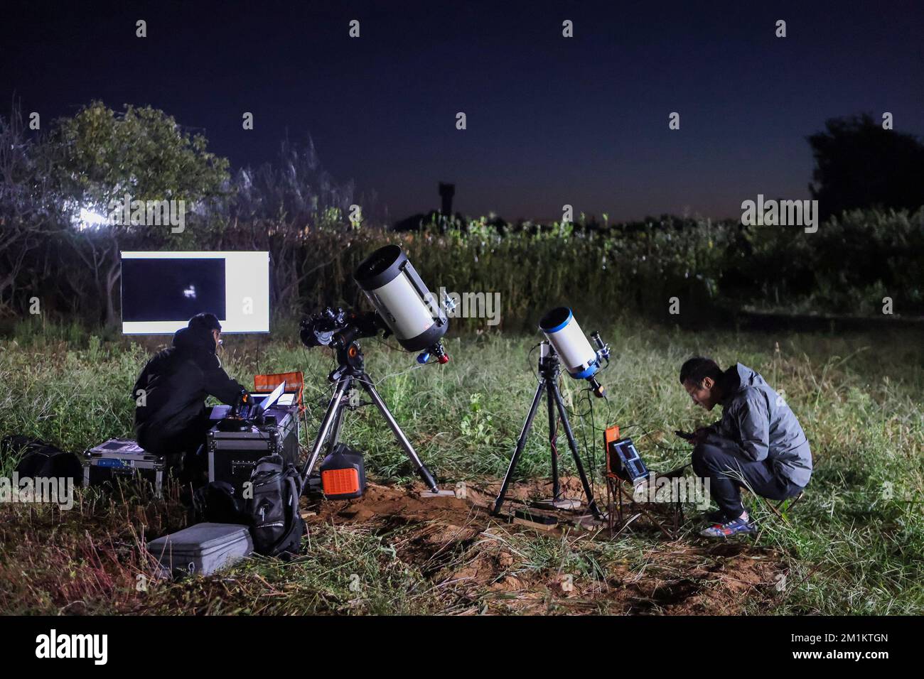 China space station telescope hi-res stock photography and images - Alamy