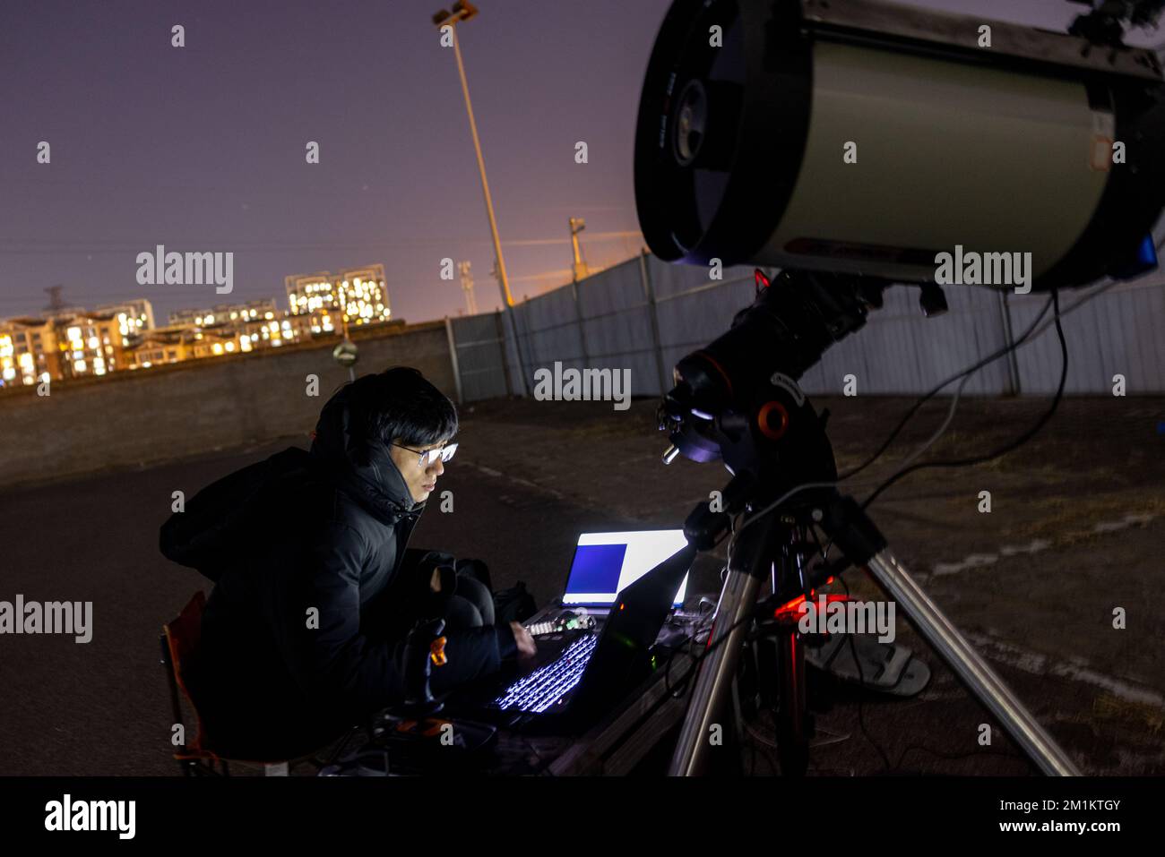 Beijing, China. 4th Dec, 2022. Liu Boyang adjusts photographing ...