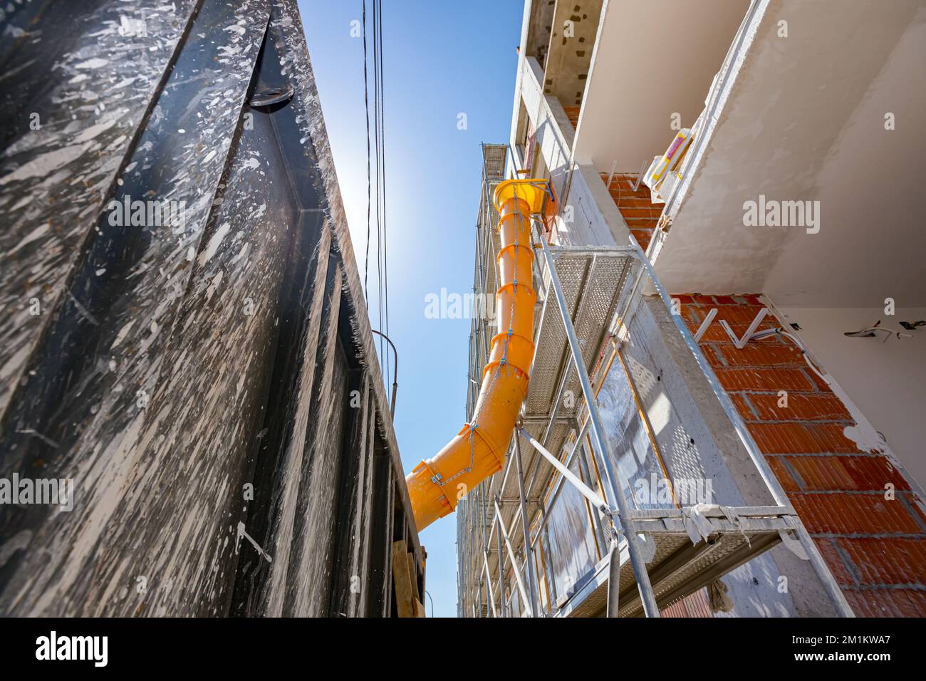 Loading scaffold hi-res stock photography and images - Alamy