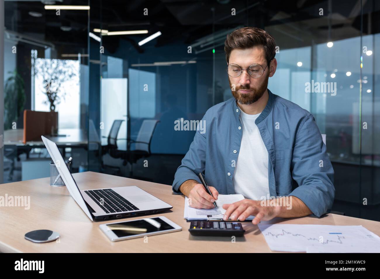 Professional corporate invoice hi-res stock photography and images - Alamy
