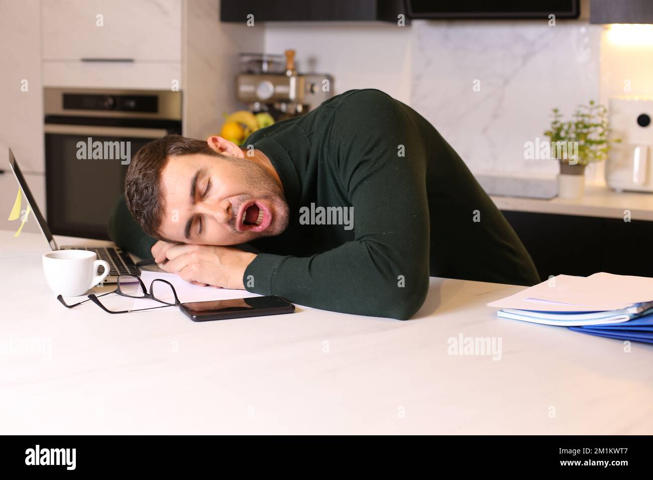 Man sleeping office night hi-res stock photography and images - Alamy