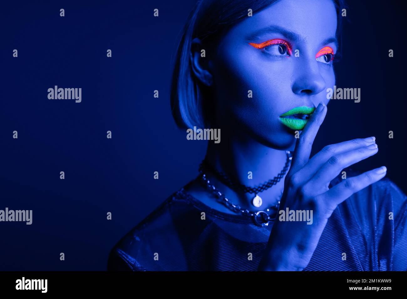 Neon green eye shadow hi-res stock photography and images - Alamy