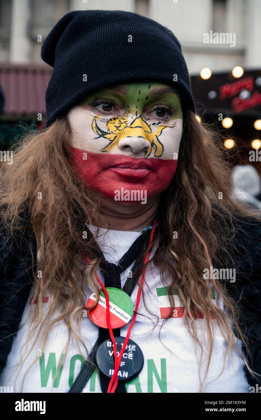 Iranians in London protest against the Islamic Republic in Iran ...
