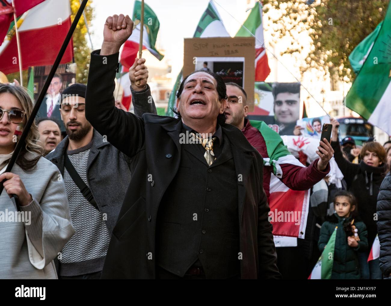 Iranians in London protest against the Islamic Republic in Iran ...