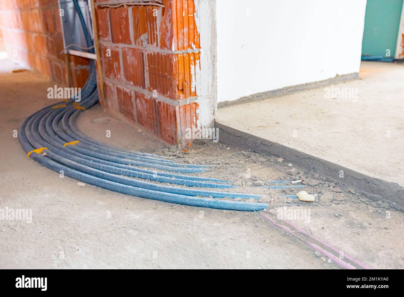 New distribution system mounted for central heating floor in a ...