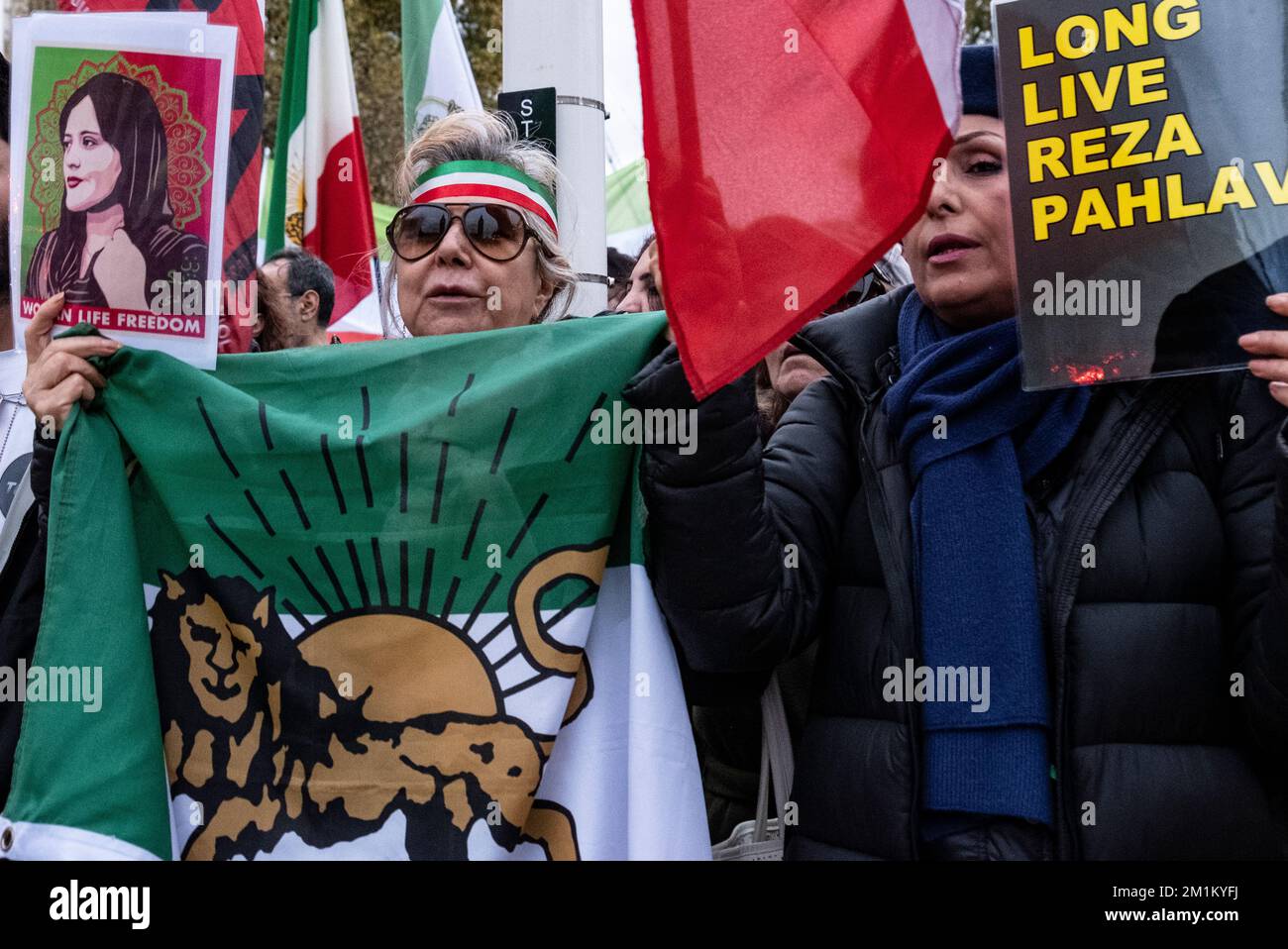 Iranians in London protest against the Islamic Republic in Iran ...