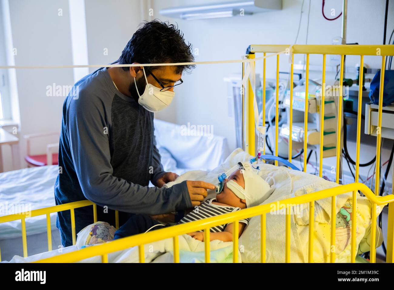 Non invasive ventilation hi-res stock photography and images - Alamy