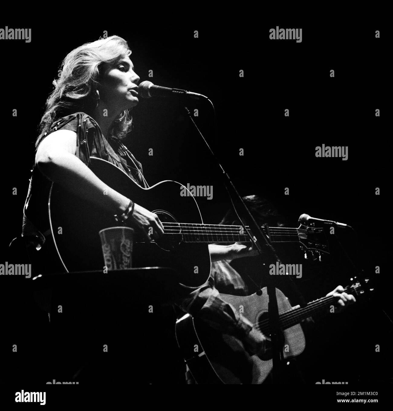 Emmylou harris performing hi-res stock photography and images - Alamy
