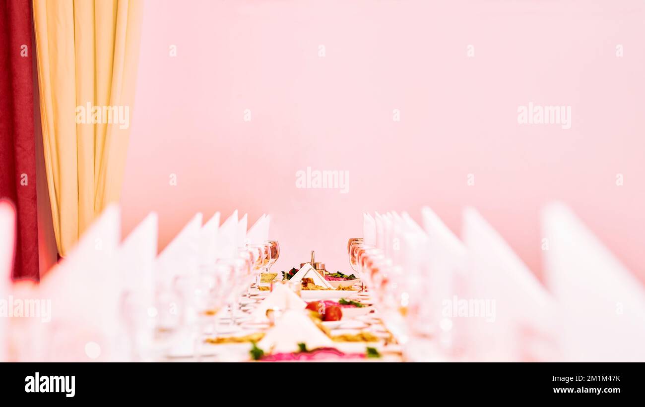 Table laid for lunch dinner hi-res stock photography and images - Alamy