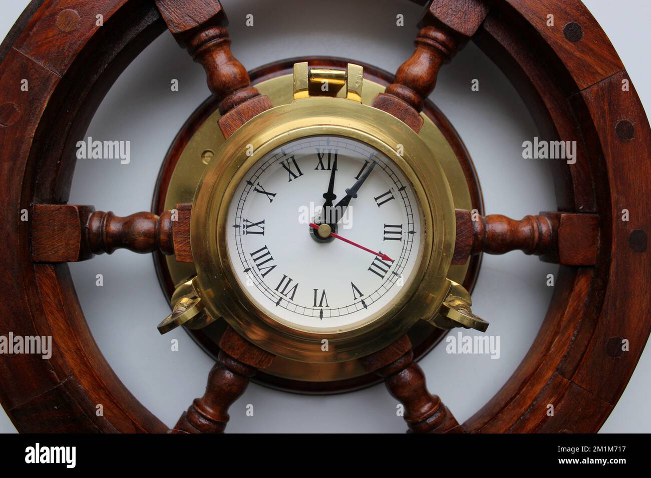 Vintage clock in the center of a round wooden frame top view stock ...