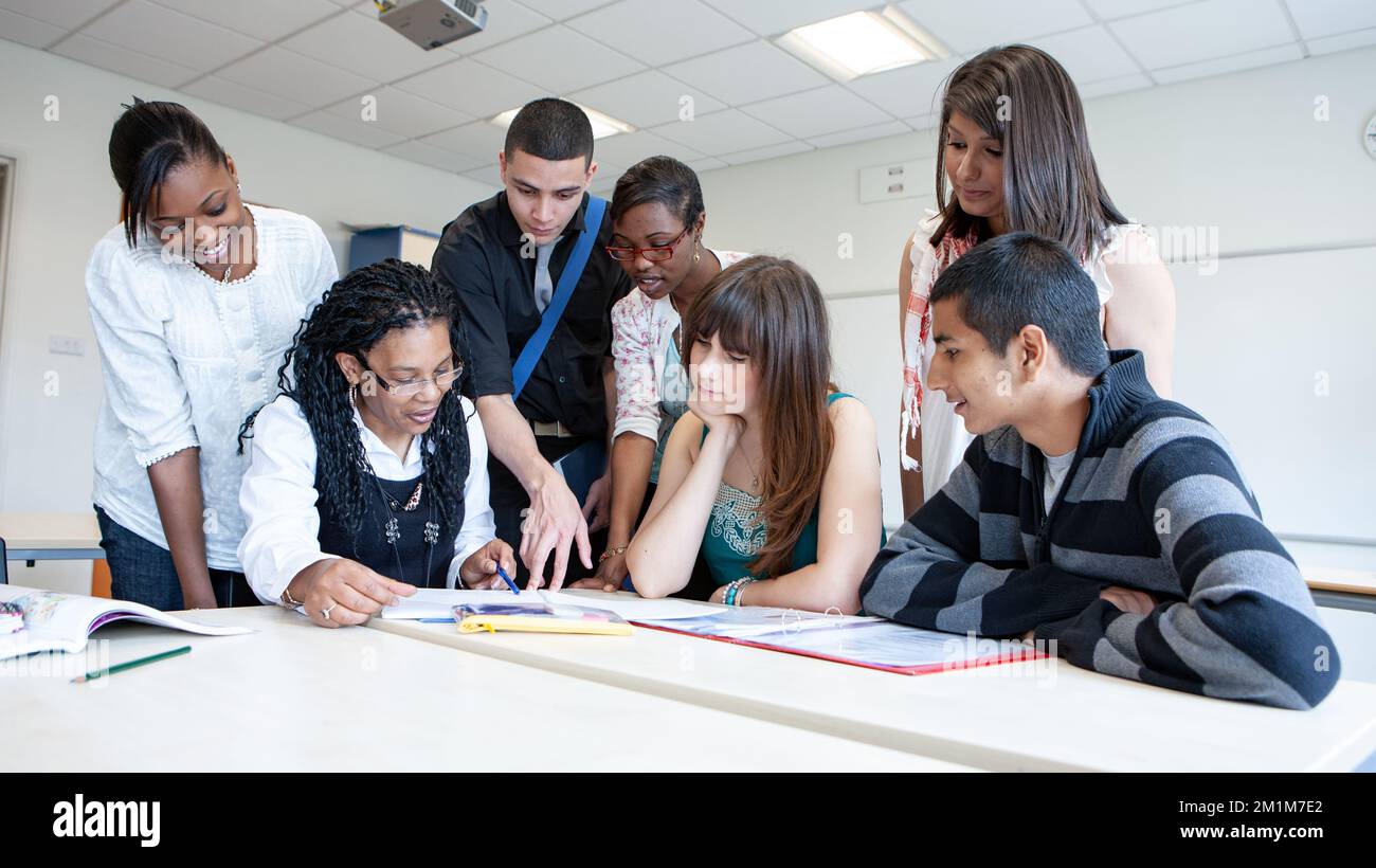 College Class: Working Together. A group of late teenage students ...