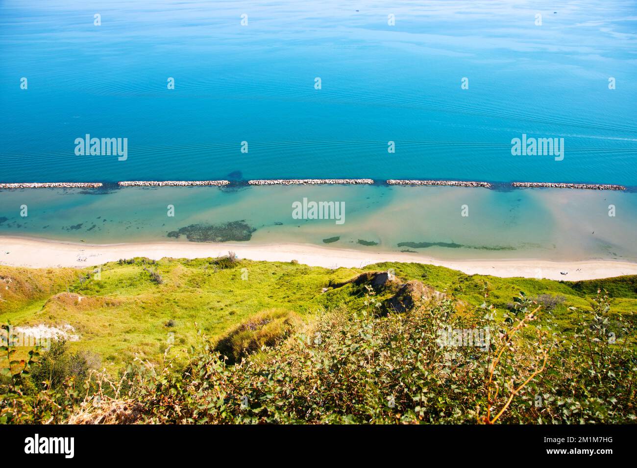 Daytime nature marine resort beach hi-res stock photography and images ...