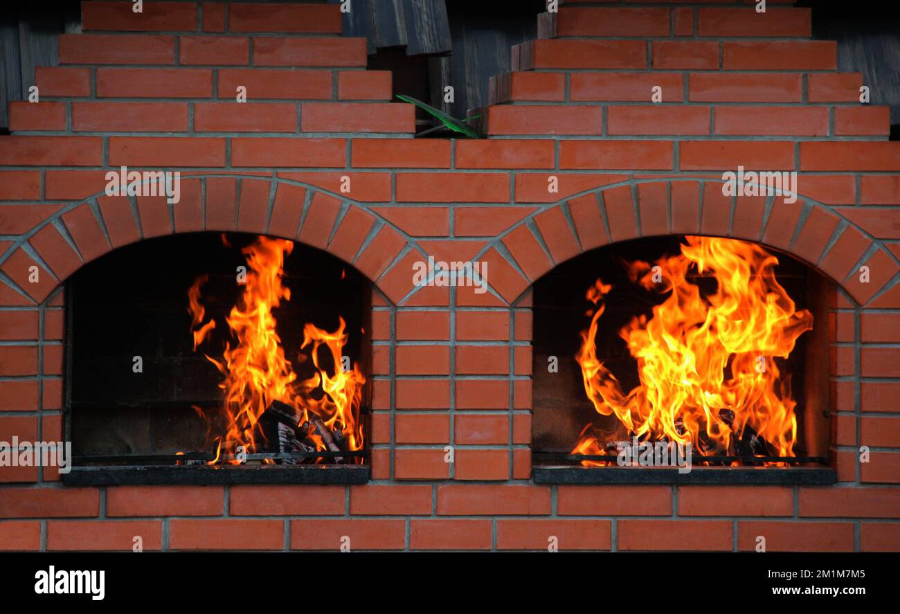 Firebrick oven hi-res stock photography and images - Alamy