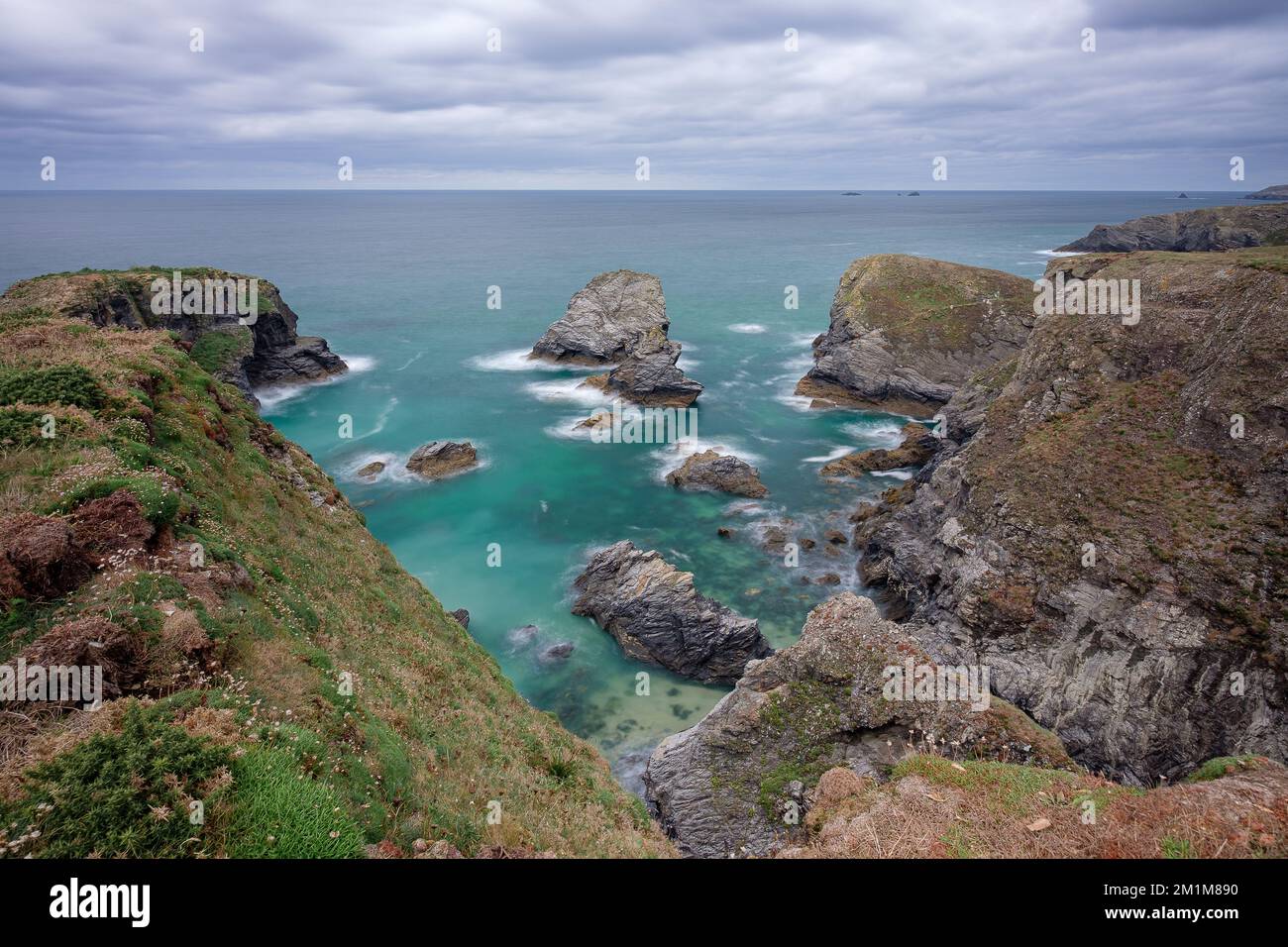 On the South West Coastal path to Treyarnon Bay , Cornwall Stock Photo ...