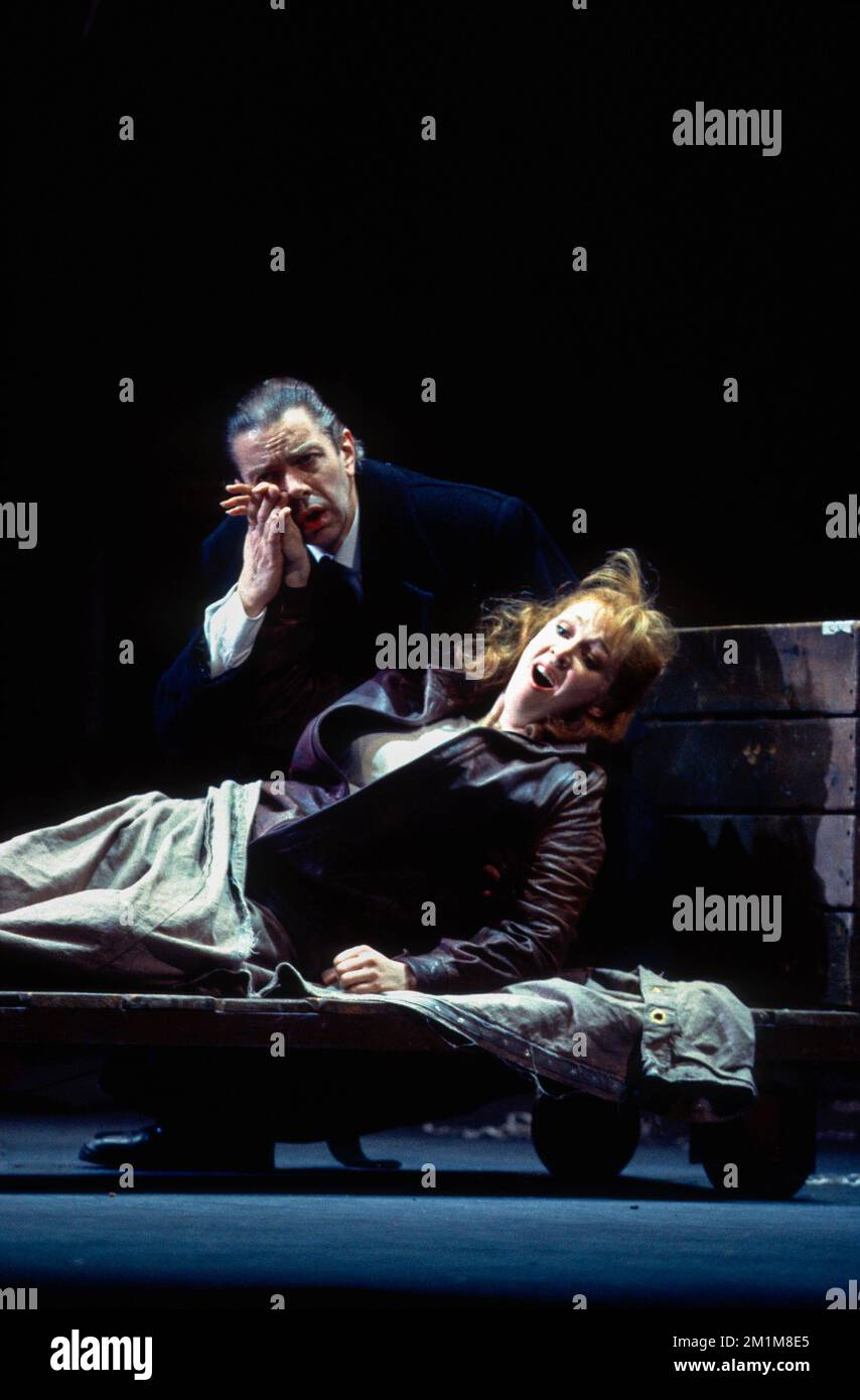 Gilda dying: Jonathan Summers (Rigoletto), Rosa Mannion (Gilda) in ...