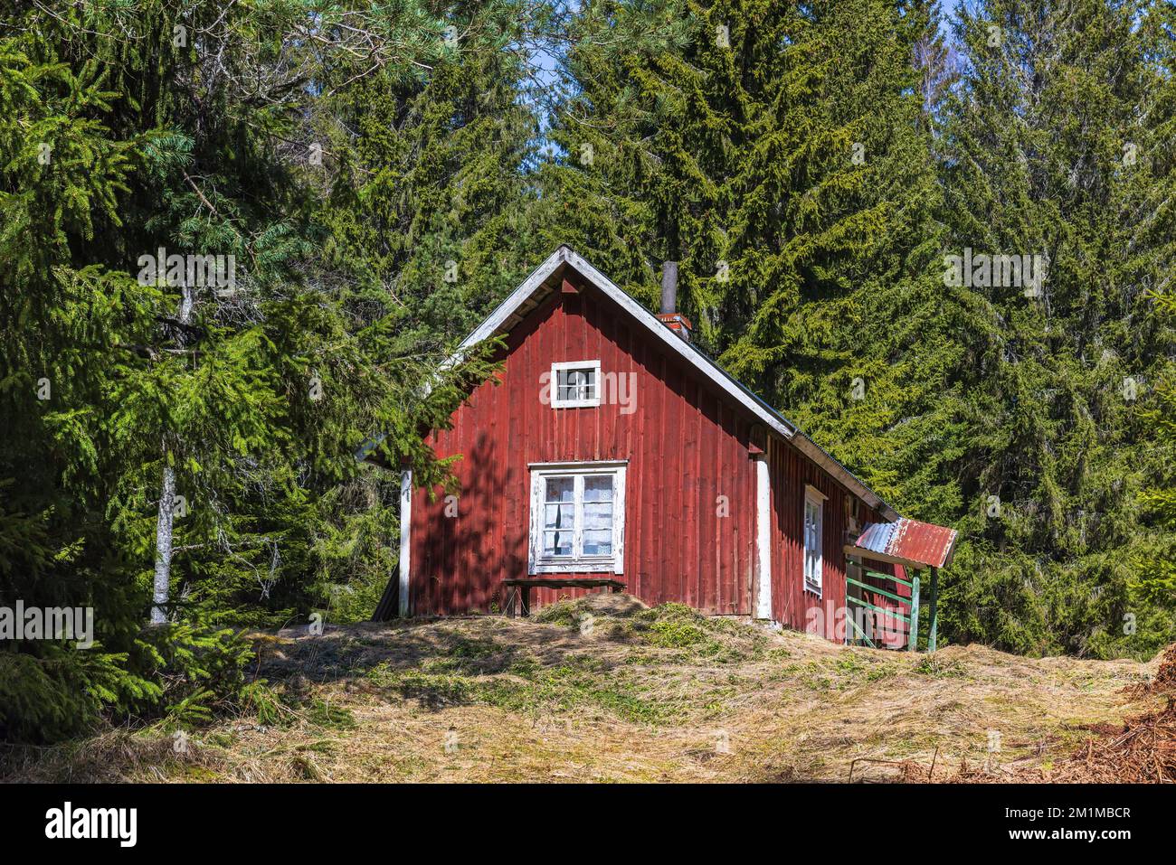Old red cottage hi-res stock photography and images - Alamy