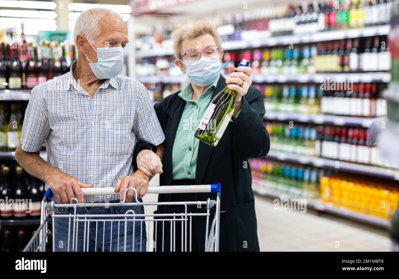 Alcohol section hi-res stock photography and images - Alamy