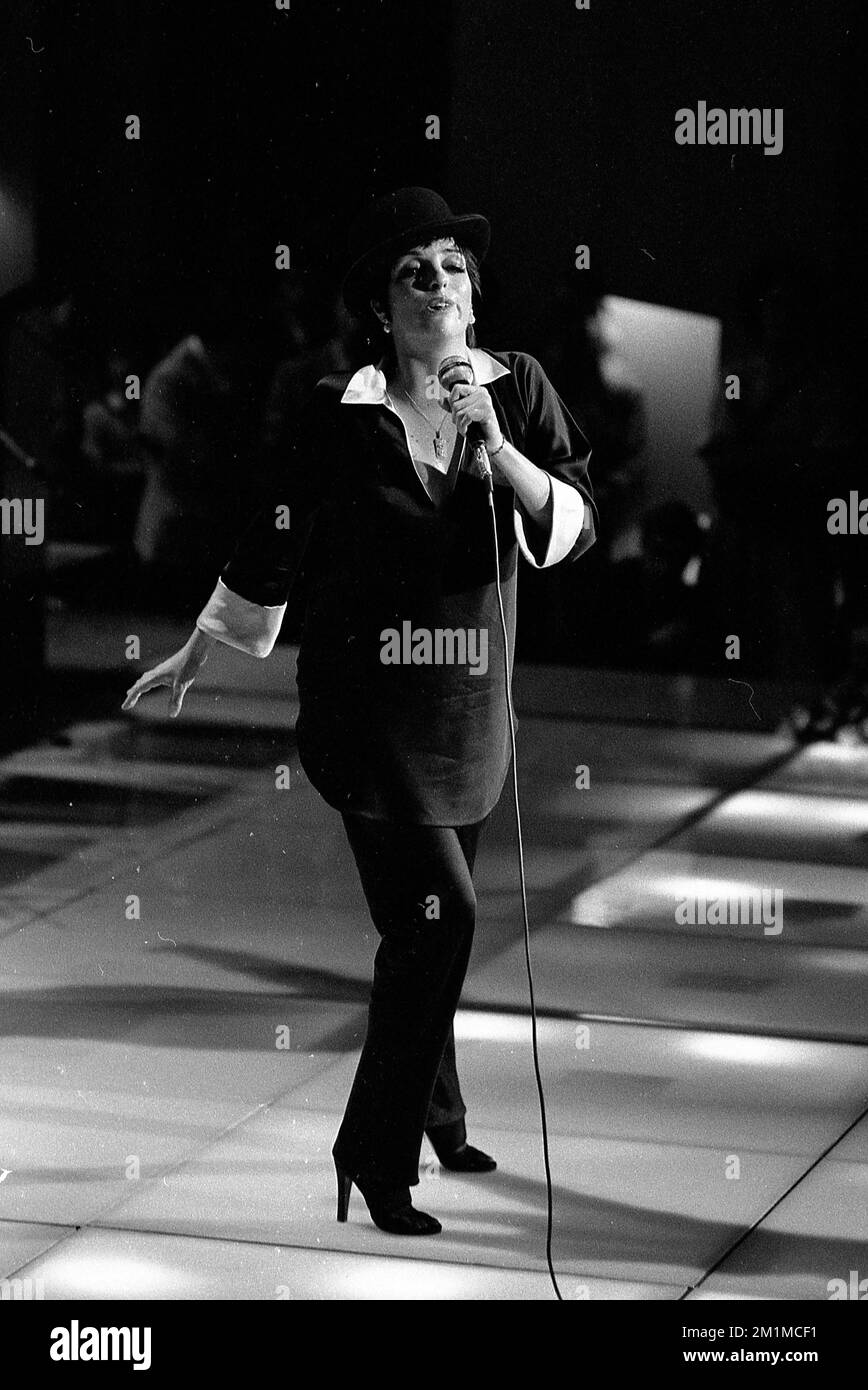Liza Minnelli, American singer, performs in Buenos Aires, Argentina ...