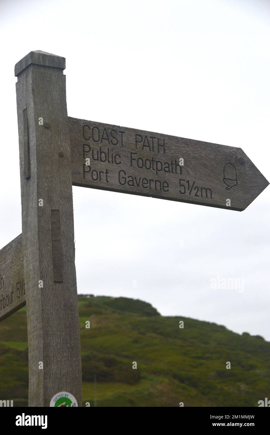 Wooden Signpost for Boscastle Harbour & Port Gaverne at Trebarwith ...