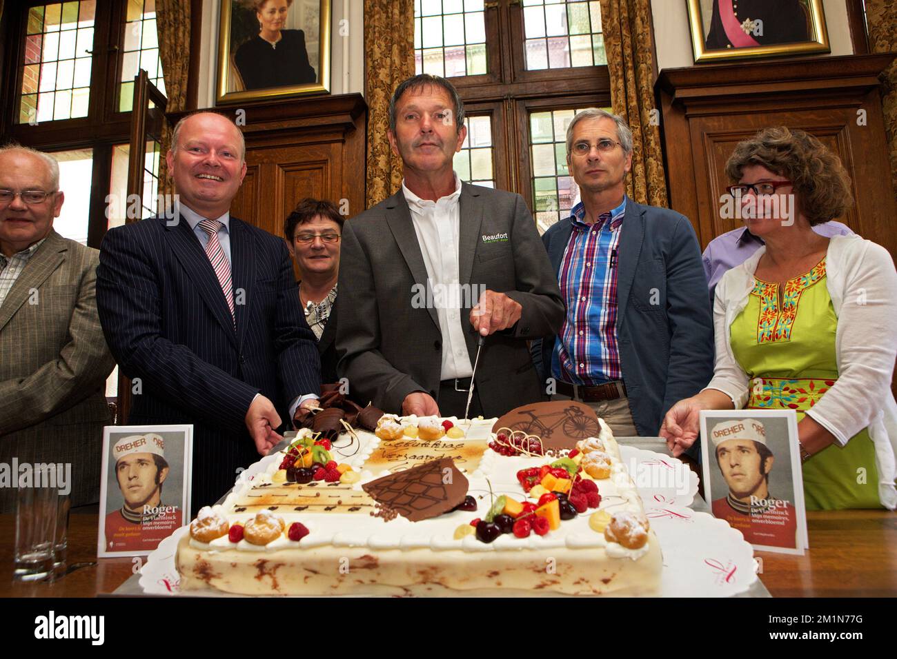 20120824 - EEKLO, BELGIUM: Mayor of Eeklo Koen Loete (L) and Former ...