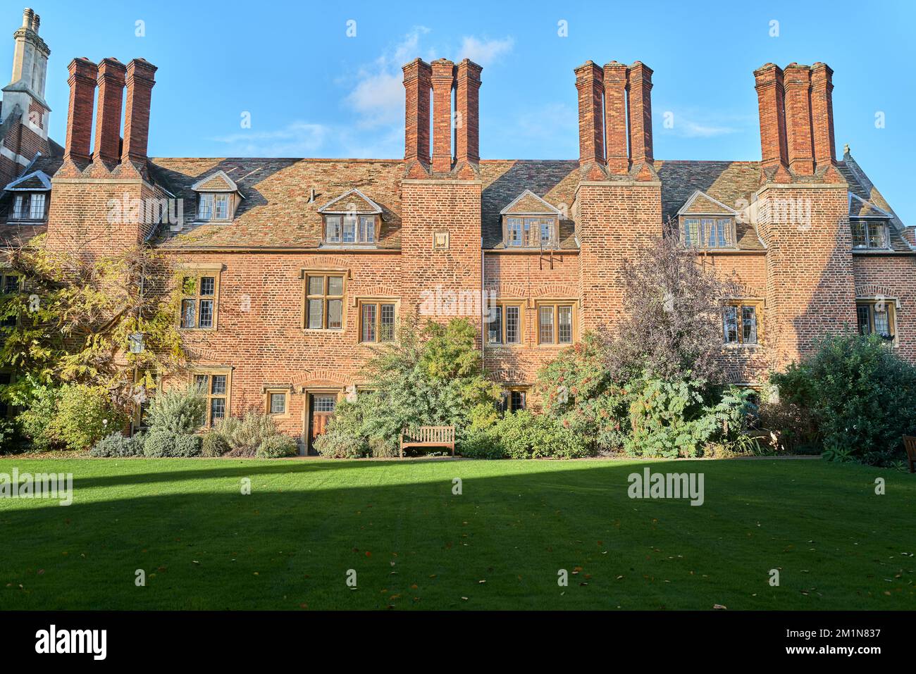 Pembroke education higher teaching research quad quadrangle lawn hi-res ...