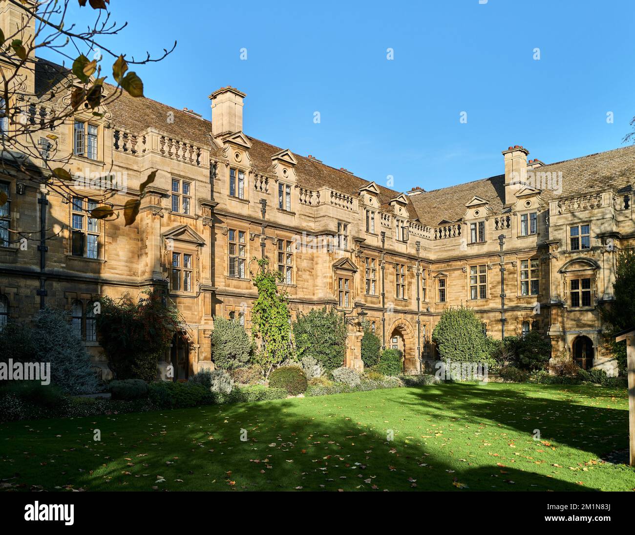 Pembroke education higher teaching research quad quadrangle lawn hi-res ...