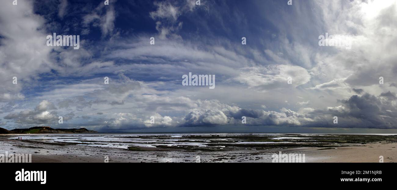 Lime regis beach hi-res stock photography and images - Alamy